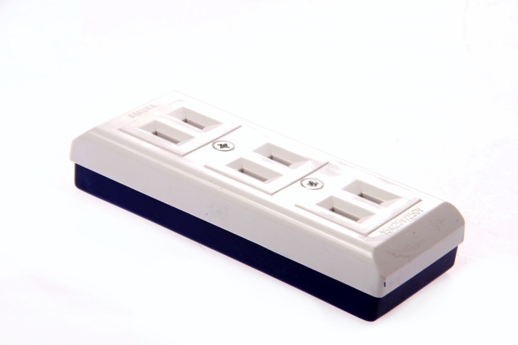 792978-RECEPTACLE CABIN SURFACE, TRIPLE